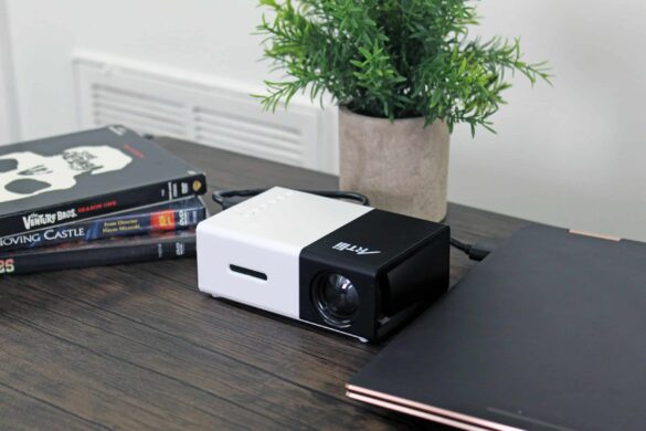 How to connect a laptop to a beamer - Practical Tips
