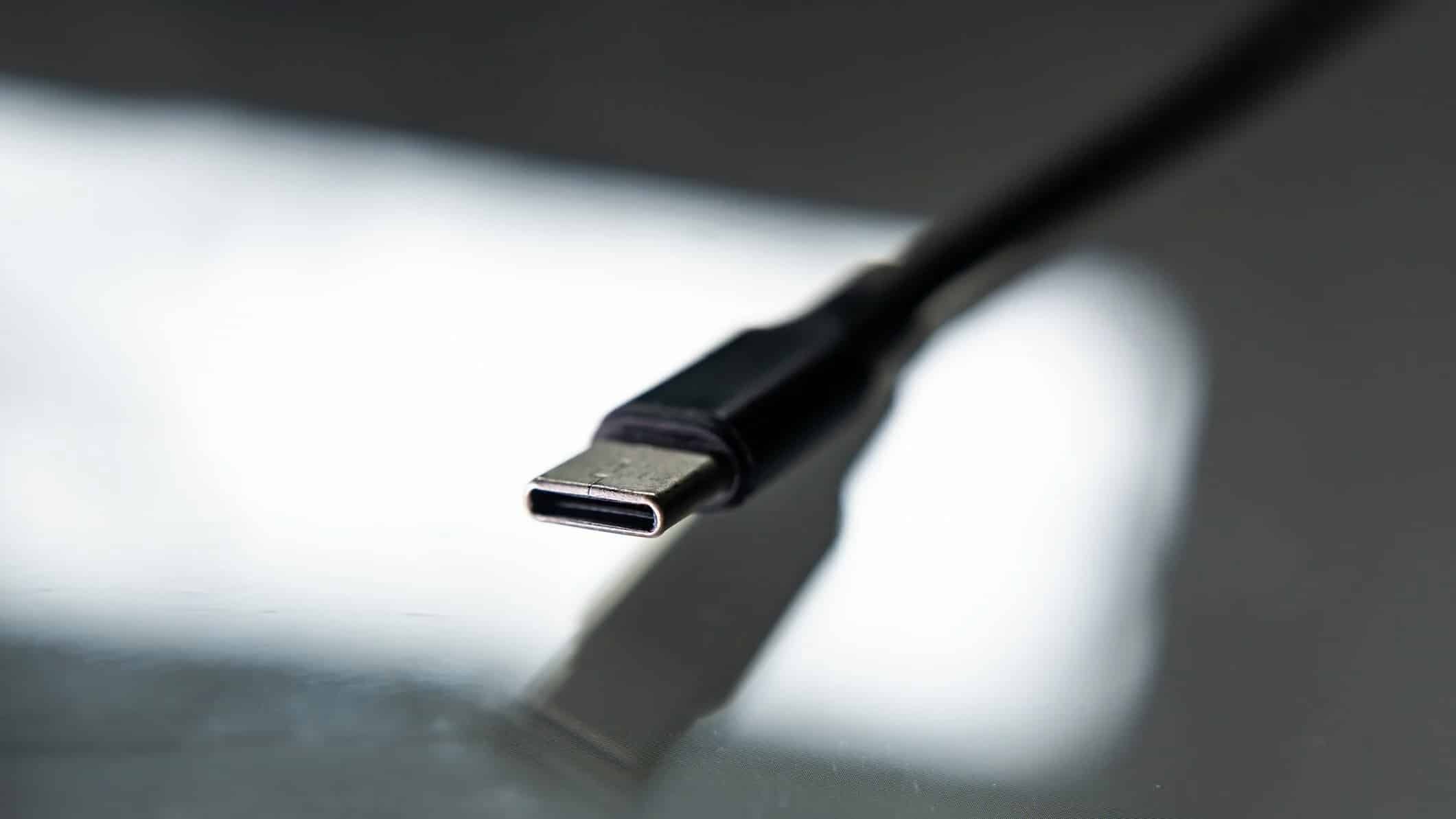 Clean your USB-C port: How to rid your devices of dust and dirt ...