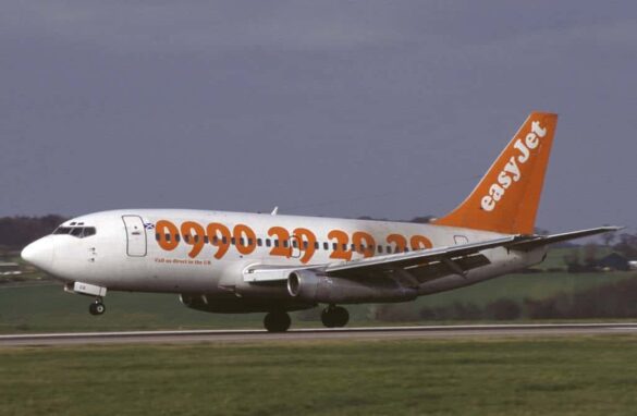 easyJet hotline: Contact customer service – this is how it's done ...