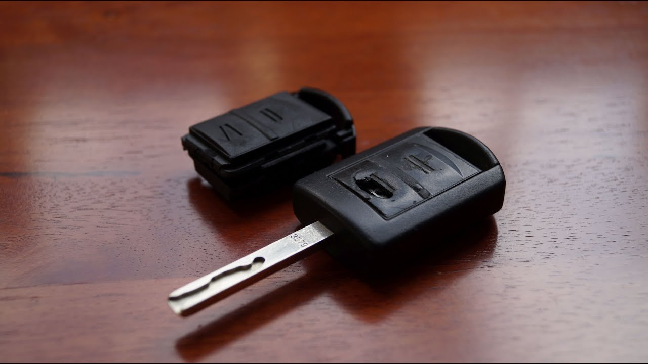 Replacing Mercedes key batteries: How to do it quickly and easily ...