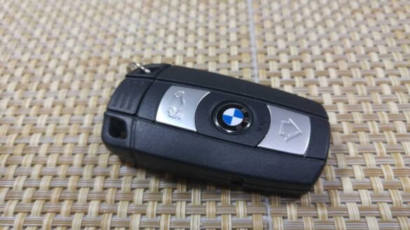 Replacing the battery in your BMW key: How to do it - Practical Tips