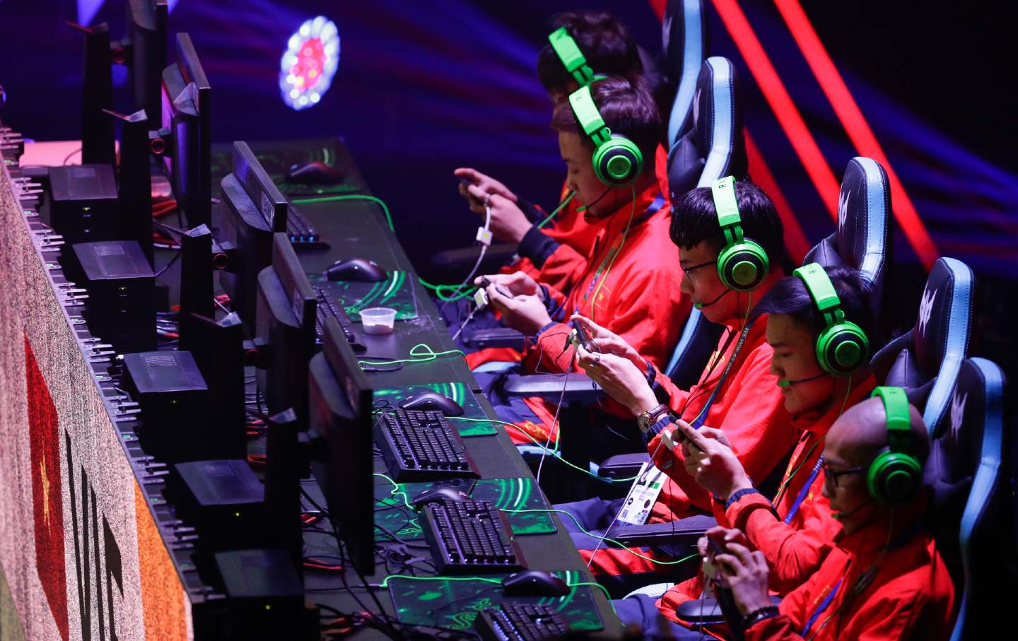 E-sports athletes: Competing with computer games - Practical Tips